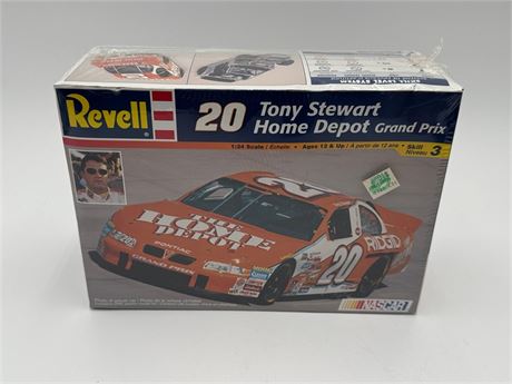MotorSportsAuctions.com - Revell Tony Stewart Home Depot Model Kit
